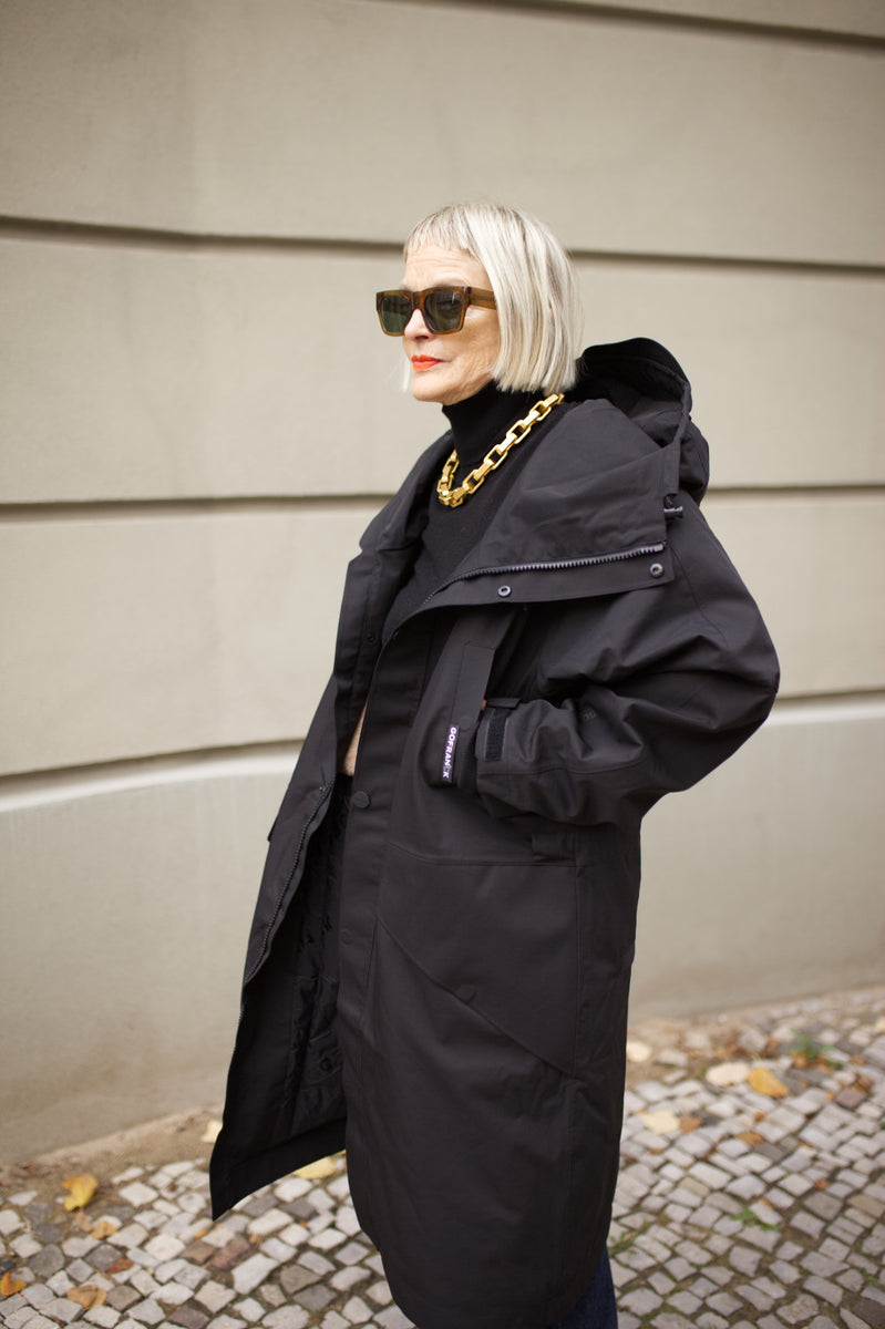 Black is Back: Der zeitlose Trend | Black is Back, Mäntel, monochrome ...